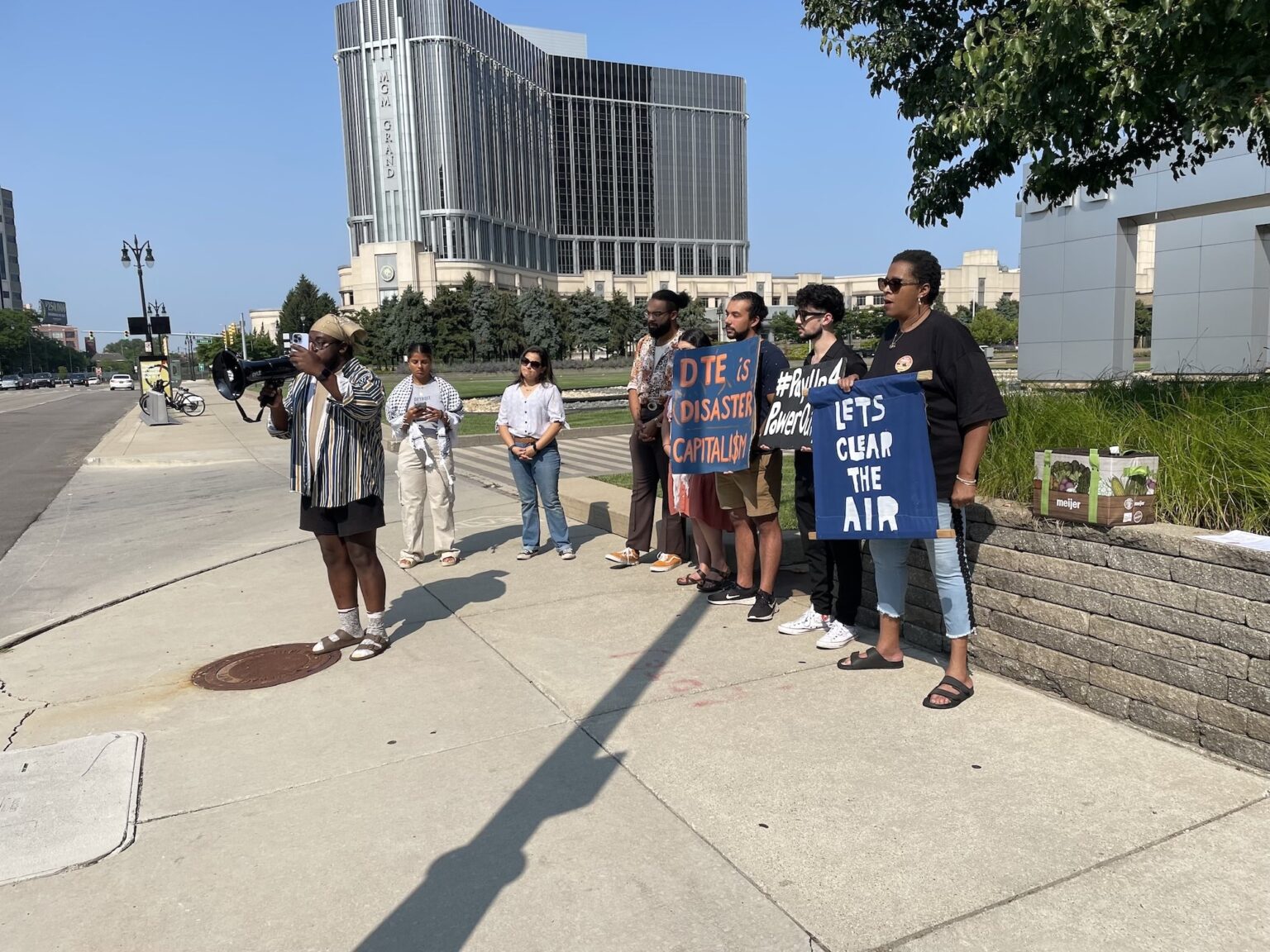 DTE rate hike prompts organizers to demand public hearing – Planet Detroit